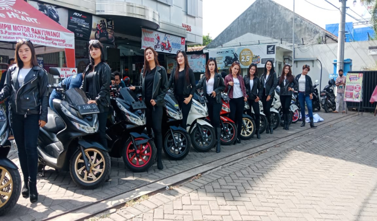 Motor Skutik Premium Terbaik Dikelasnya, Honda PCX Motore Lare Osing ...