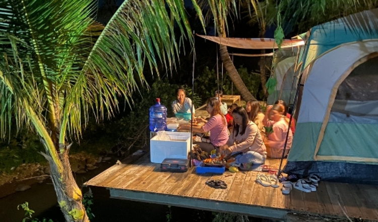 Habiskan Waktu Pergantian Tahun, Warga Jember Pilih Kamping Berlokasi ...