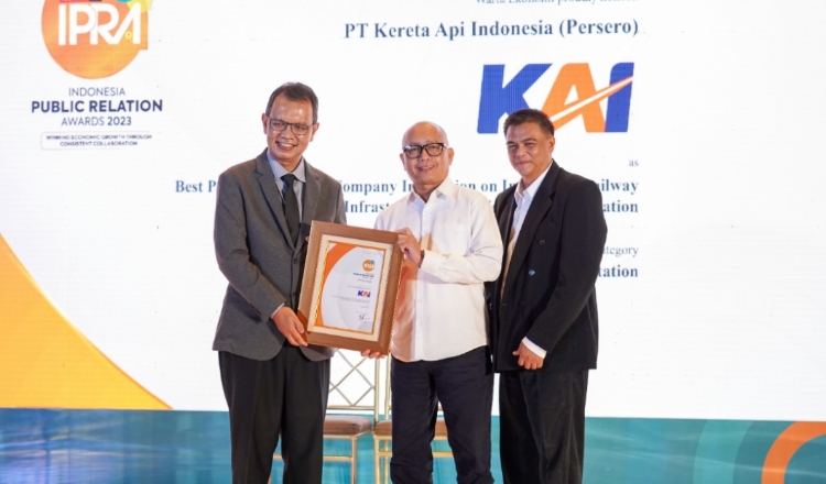 PT KAI Raih Penghargaan Best Public Relations Dalam Ajang IPRA 2023 - SUARA INDONESIA