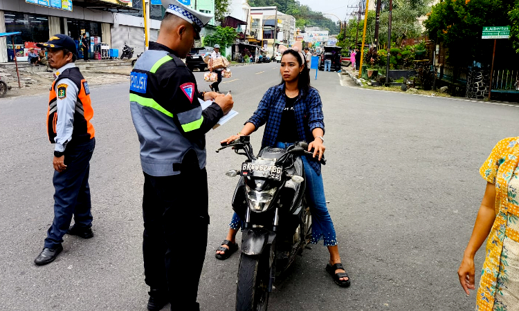 Razia Kepatuhan Pajak Kendaraan, Polisi Gelar Razia Gabungan dengan UPTD Samsat Sibolga - SUARA ...