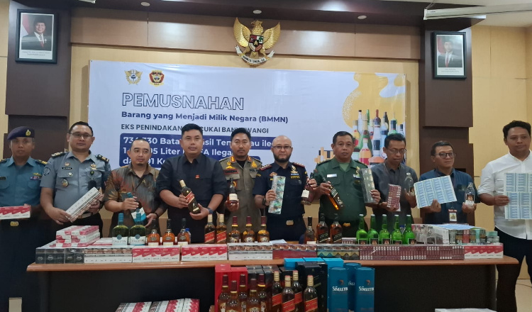 Musnahkan Rokok dan Miras Ilegal, Bea Cukai Banyuwangi Selamatkan Kerugian Negara Rp 747 Juta ...