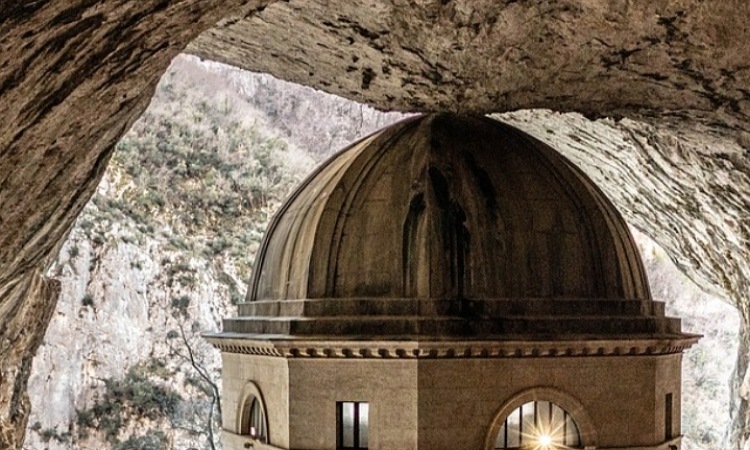 Makam Troloyo Mojokerto, Tempat Wisata Religi yang Penuh Sejarah ...