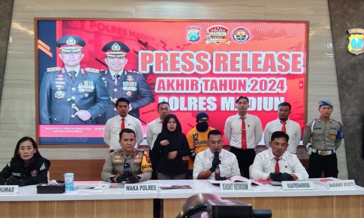 Rilis Akhir Tahun, Polres Madiun Ungkap Kasus Penipuan Haji Eksklusif Senilai Rp 5 Miliar ...