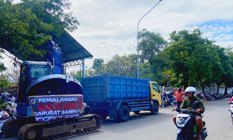 Organisasi Pemuda Pemalang Turun Tangan Atasi Sampah Perkotaan yang Menumpuk - SUARA INDONESIA