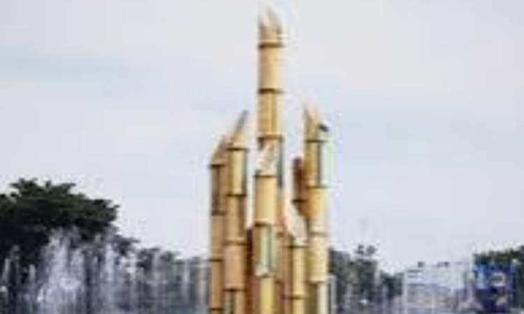 Tugu Bambu Runcing: Ikon Kota Pahlawan yang Memiliki Makna Sejarah ...