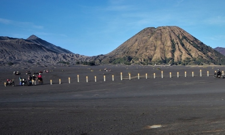 Pasir Berbisik Gunung Bromo: Hamparan Pasir Luas dengan Pesona Mistis ...