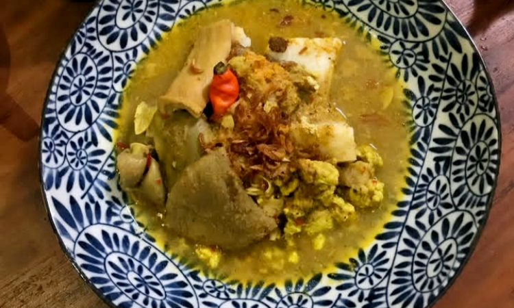 Topak Ladhe: Hidangan Berkuah Santan yang Lezat untuk Perayaan Idul ...