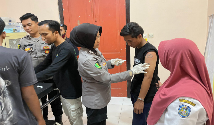 Polres Situbondo Gelar Program Hapus Tato Gratis, Antusiasme Remaja ...