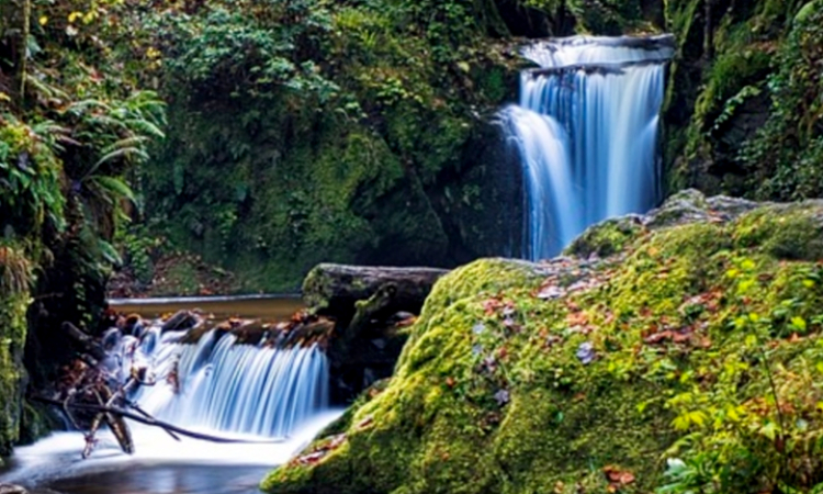 Air Terjun Batu Raja Manitan: Surga Tersembunyi untuk Bermain Air di ...