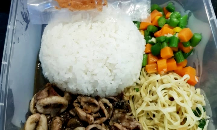 Nasi Cumi: Kuliner Gurih dan Beraroma Khas dengan Kuah Hitam Pekat ...