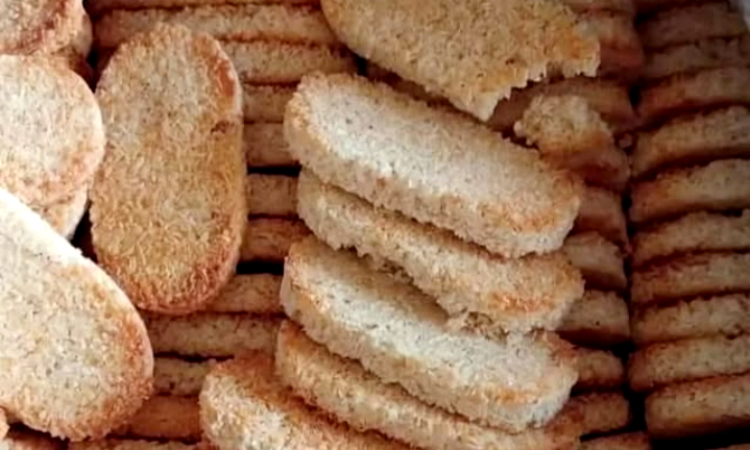 Kue Sagon: Jajanan Tradisional Khas Bekasi yang Menggugah Selera ...