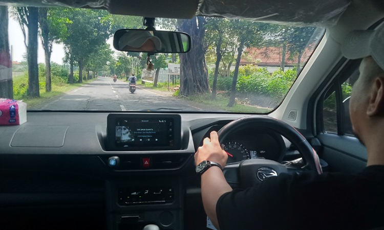 Tips Aman Berkendara Jarak Jauh untuk Pengendara Mobil - SUARA INDONESIA