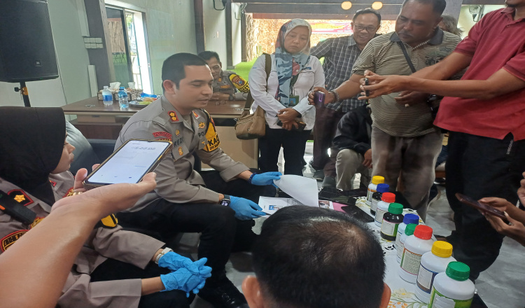 Polres Situbondo Ungkap Peredaran Pupuk Cair Ilegal, Satu Pelaku Ditangkap - SUARA INDONESIA