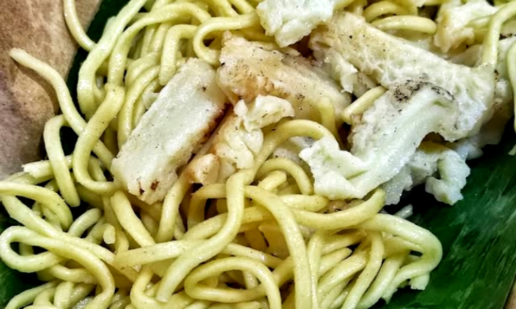 Mie Ragit: Sensasi Mi Khas Indramayu dengan Kuah Santan Rempah yang ...