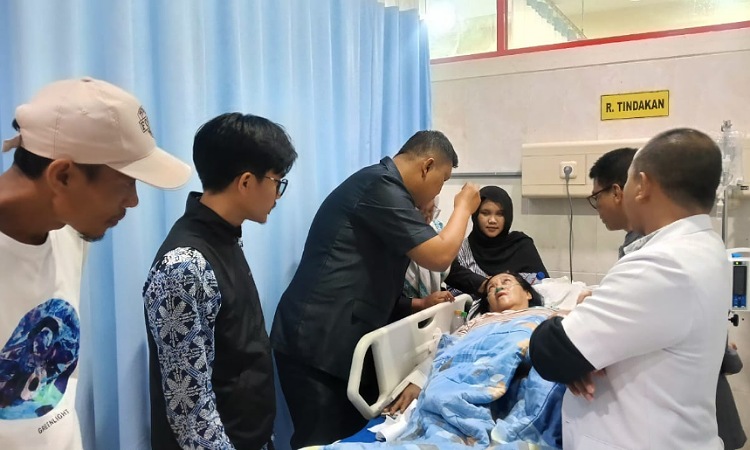 Warga Lebak Digigit Ular, Plt Kadinkes Tinjau Langsung dan Pastikan ...