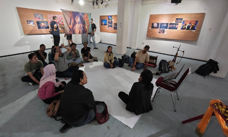 Pameran AKAR Jadi Ruang Belajar Fotografi Budaya bagi Generasi Muda - SUARA INDONESIA