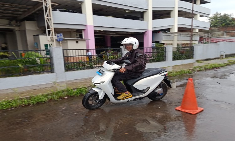 Ini Tips Berkendara Aman ala Honda untuk Warga Malang di Musim Hujan - SUARA INDONESIA