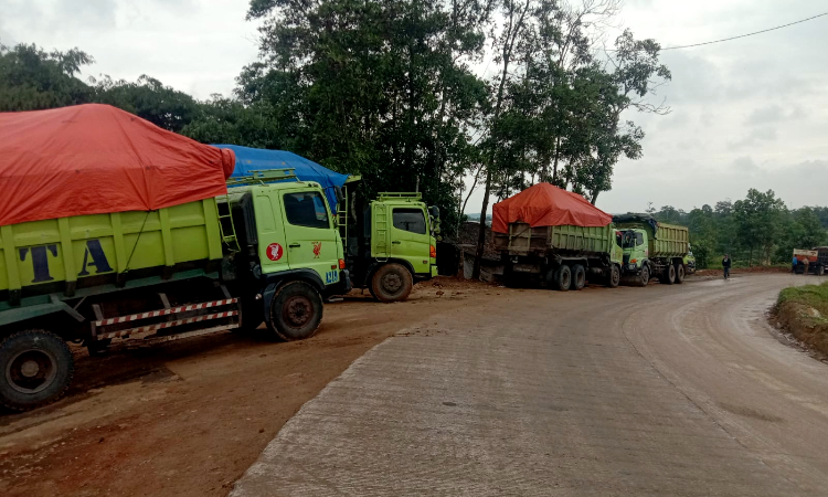 Siapa Pemilik Tambang Tanah di Maja-Koleang? DLH Lebak dan ESDM Banten Saling Lempar - SUARA ...