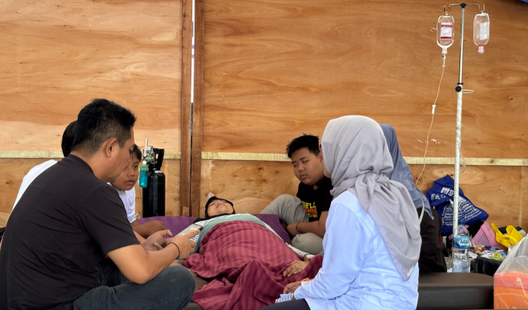 Lima Hari Menanti Kabar Sang Anak, Ibu Korban KMP Tunu Pratama Jaya ...
