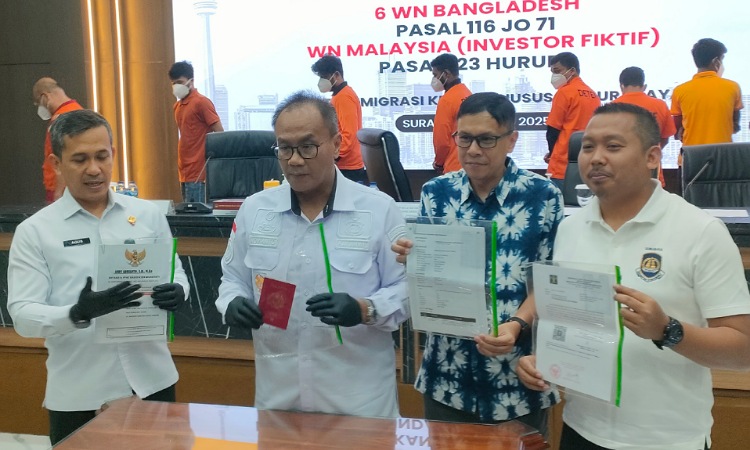 Petugas Imigrasi Surabaya Amankan Tujuh WNA dalam Operasi Wiraspada ...