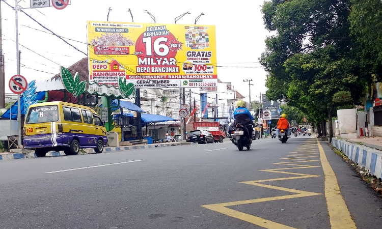 Imbas Izin Reklame Ruwet di Jalan Nasional: PAD Jember Turun ...