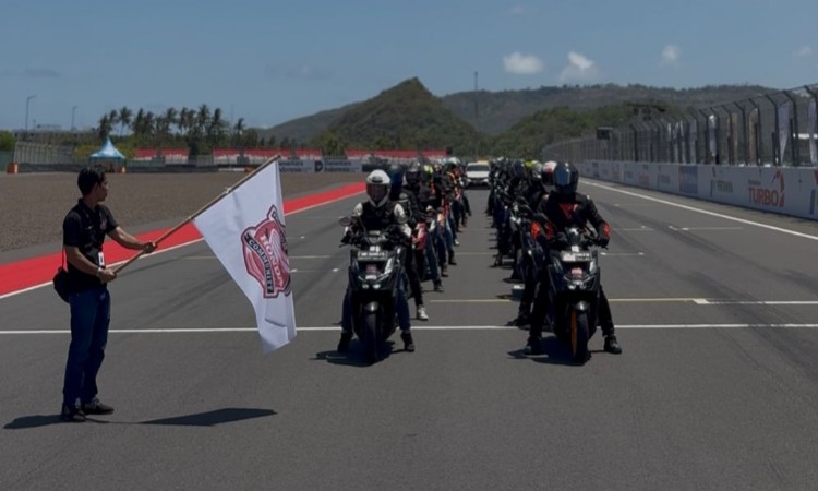 Bikers Honda Community Jatim Rasakan Sensasi Honda Track Day 2025 di Mandalika. - SUARA INDONESIA