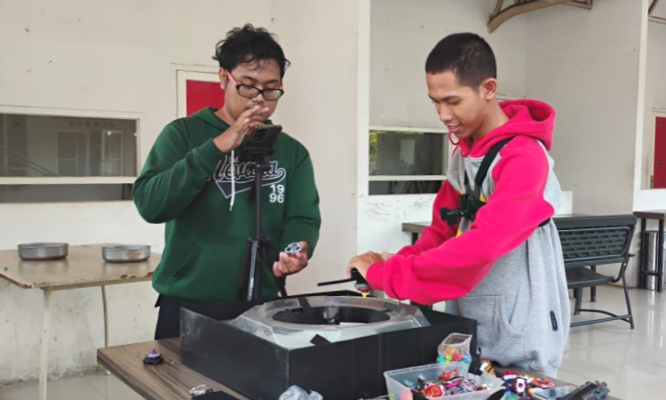 Dari Hobi Jadi Cuan: Fakhri The Kardiman Raup Penghasilan dari Adu ...