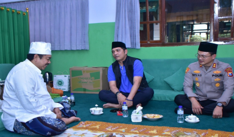 Hari Pertama Bertugas, Kapolres Situbondo Jalin Silaturahmi dengan ...